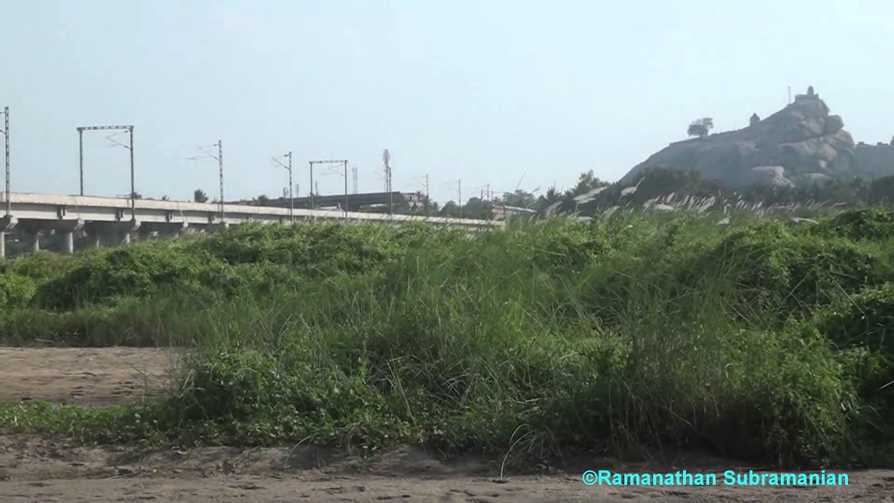 Guruvayur Exp & Howrah Exp Crossing Kaveri Bridge @Trichy - YouTube