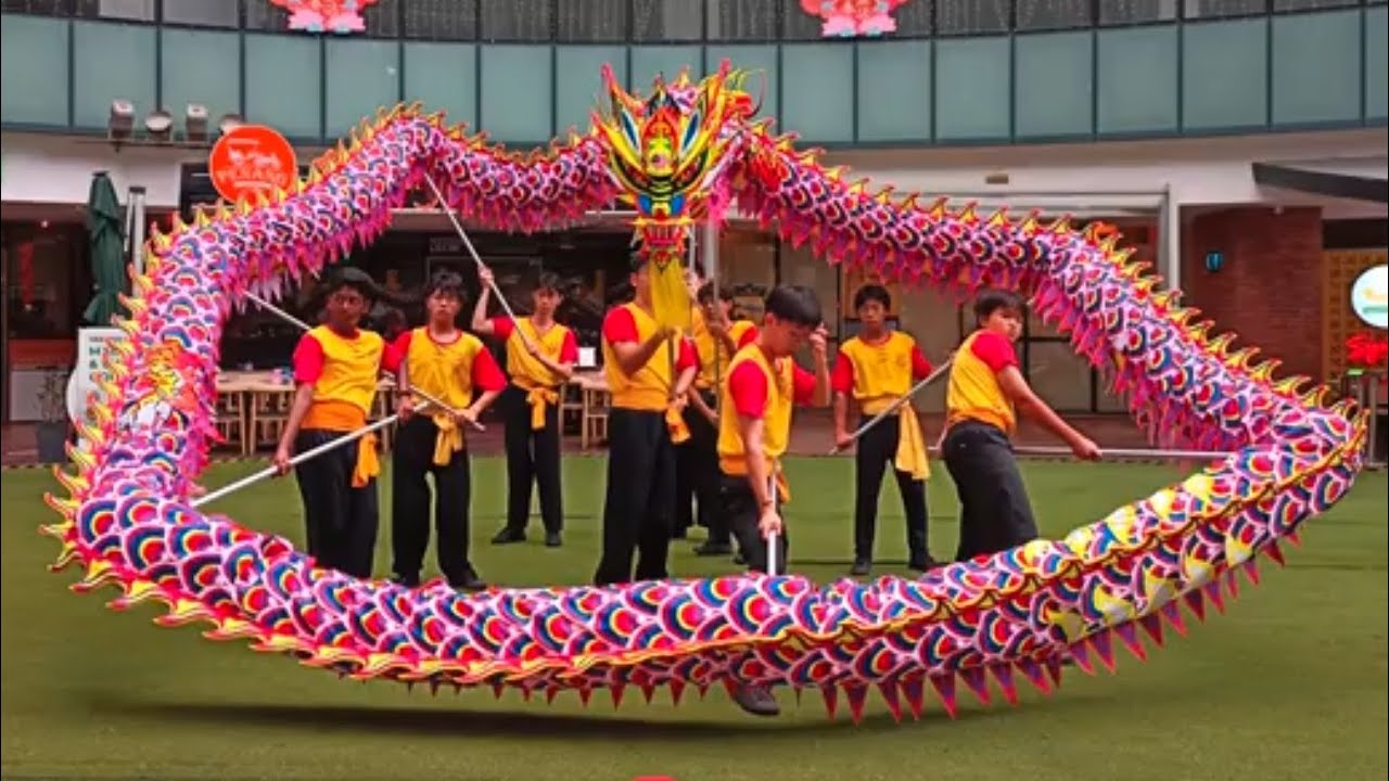 Dragon Dance Performance - YouTube