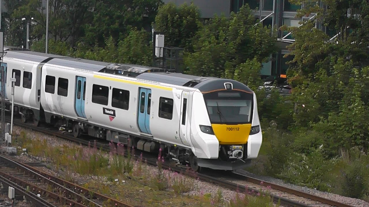 *Brand New* Thameslink Class 700112 departing Gatwick Station 21/7/16 ...