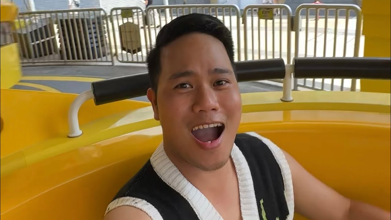 ACCELERATOR | Universal Studios Singapore - YouTube