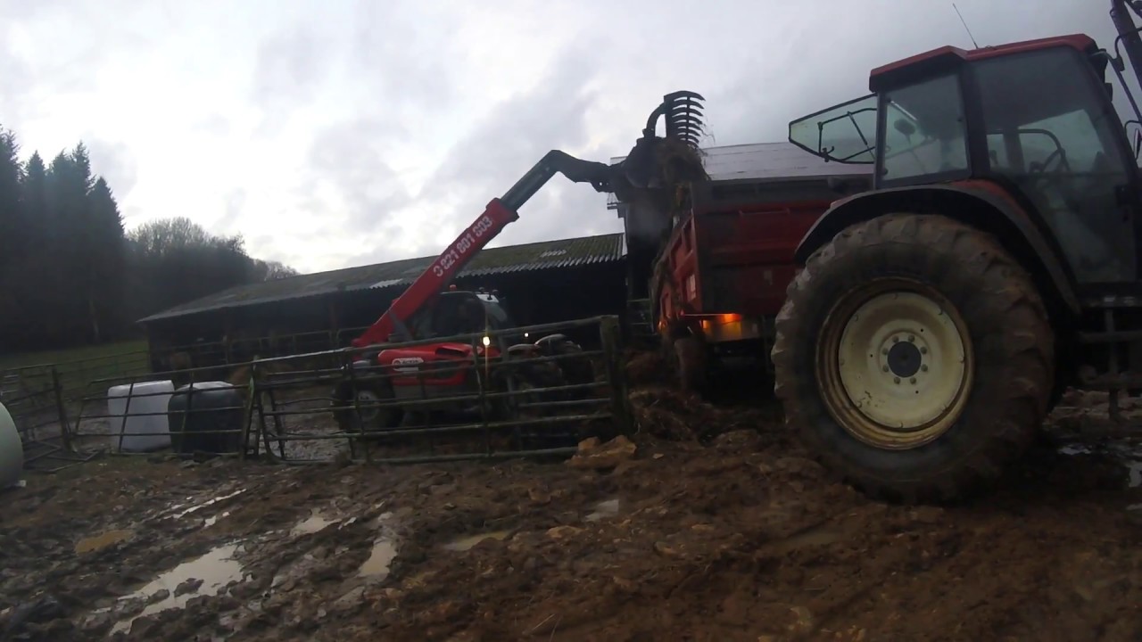Fumier/Manitou 735/New Holland M135/Demarest 12T - YouTube
