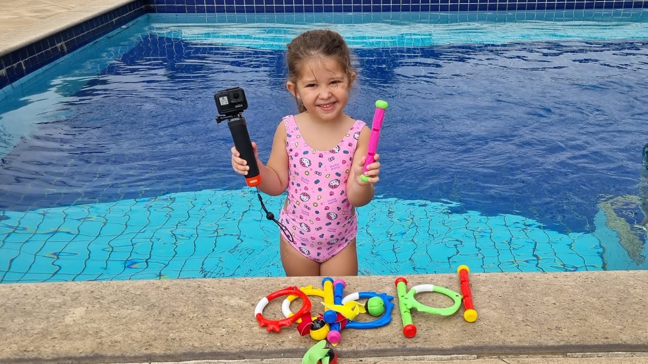 Brincando na piscina! - YouTube