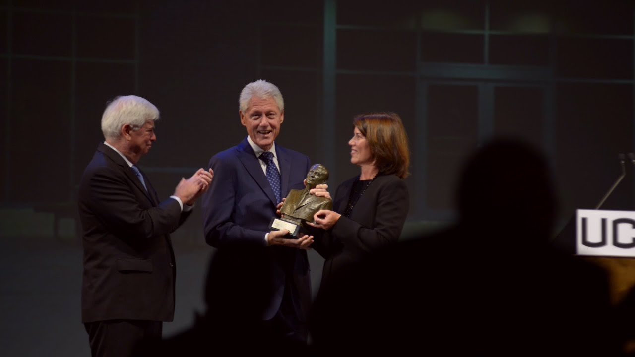 Bill Clinton Accepts Thomas J. Dodd Prize at UConn - YouTube