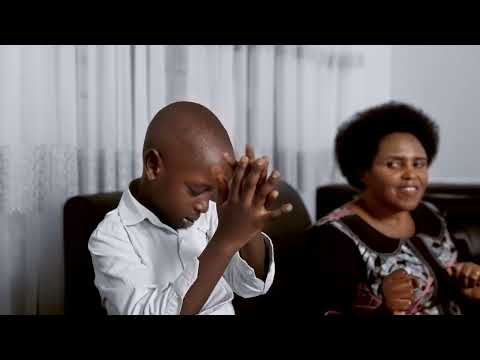 NZAMUNAMBAHO - Consolée Fillette
