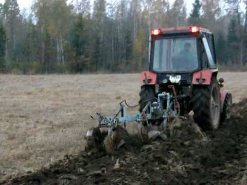 Belarus Mtz 82 ploughing with Overum plow - YouTube