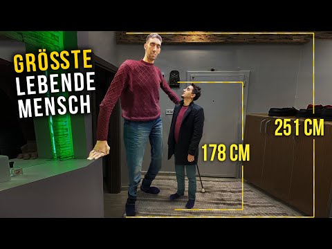 Der größte Mann der Welt (251 cm)