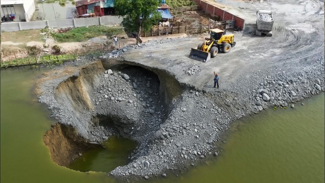 Hard Working !! Wheel Loader Try To Fill The Sink Land With 25T Dump ...