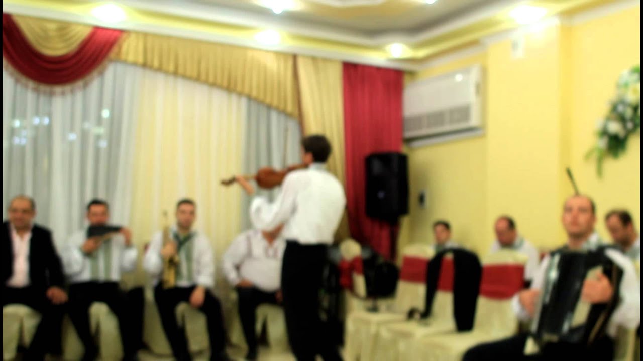 Constantin Rotaru la nunta in Voloca - YouTube