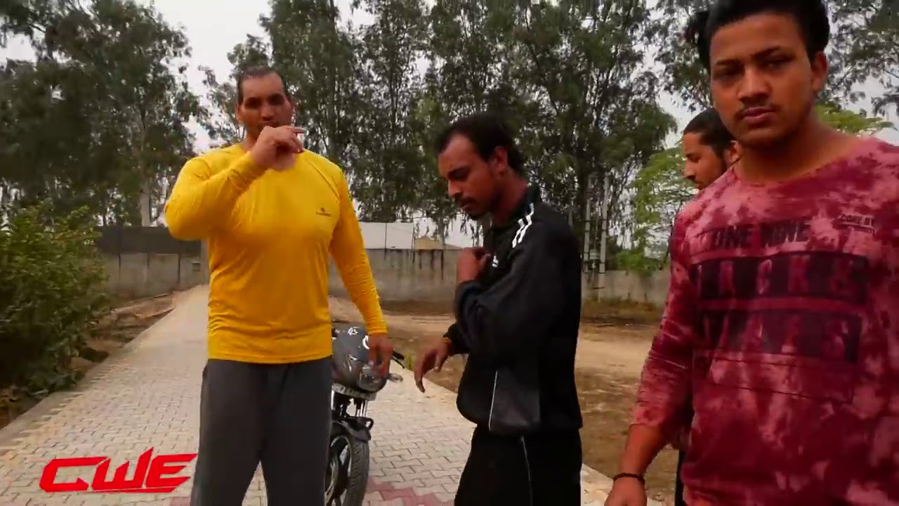 CWE The Great Khali Slapped Dubey ji - YouTube