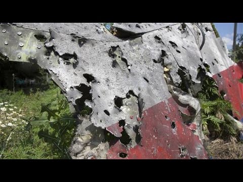 Shrapnel Damage Is Found on MH17 Debris - YouTube