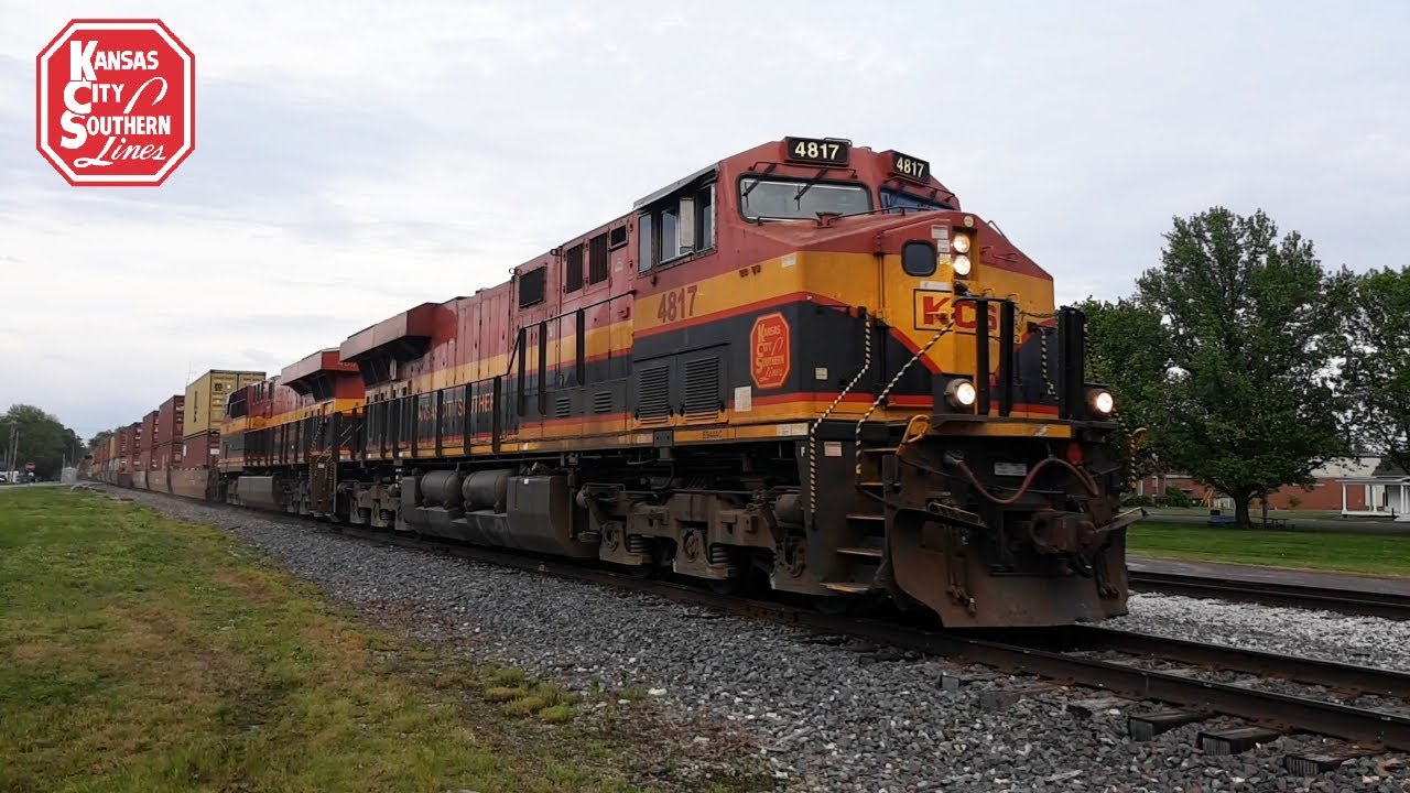 KCS 4817 leads train MVNKC Vandalia, MO 5-20-21 - YouTube
