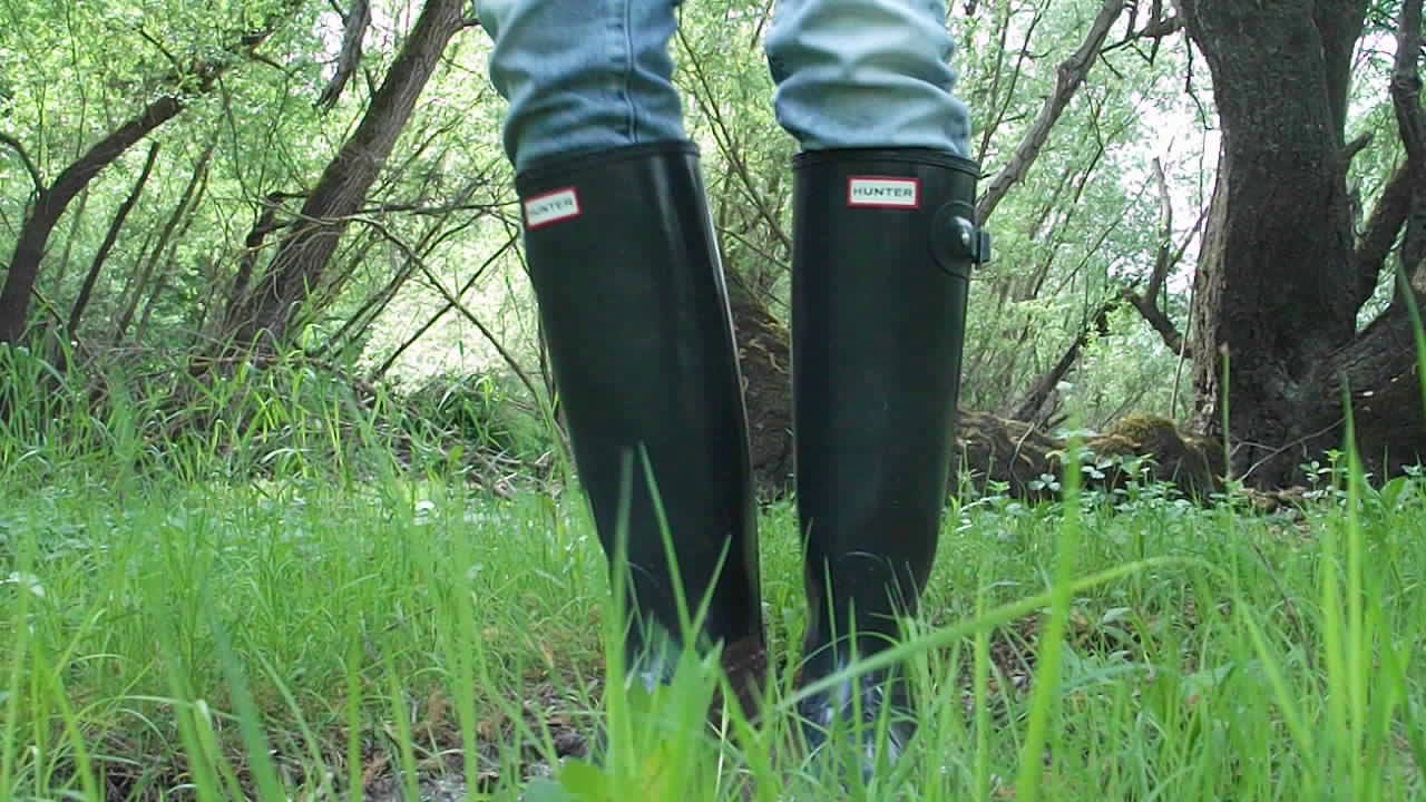Hunter boots mud stomp - YouTube