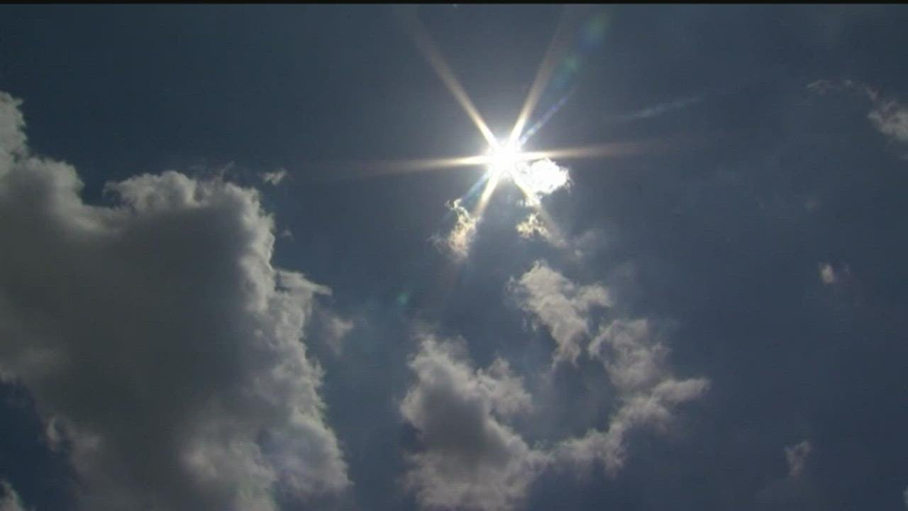 Here's how quickly the hot weather can affect your body - YouTube