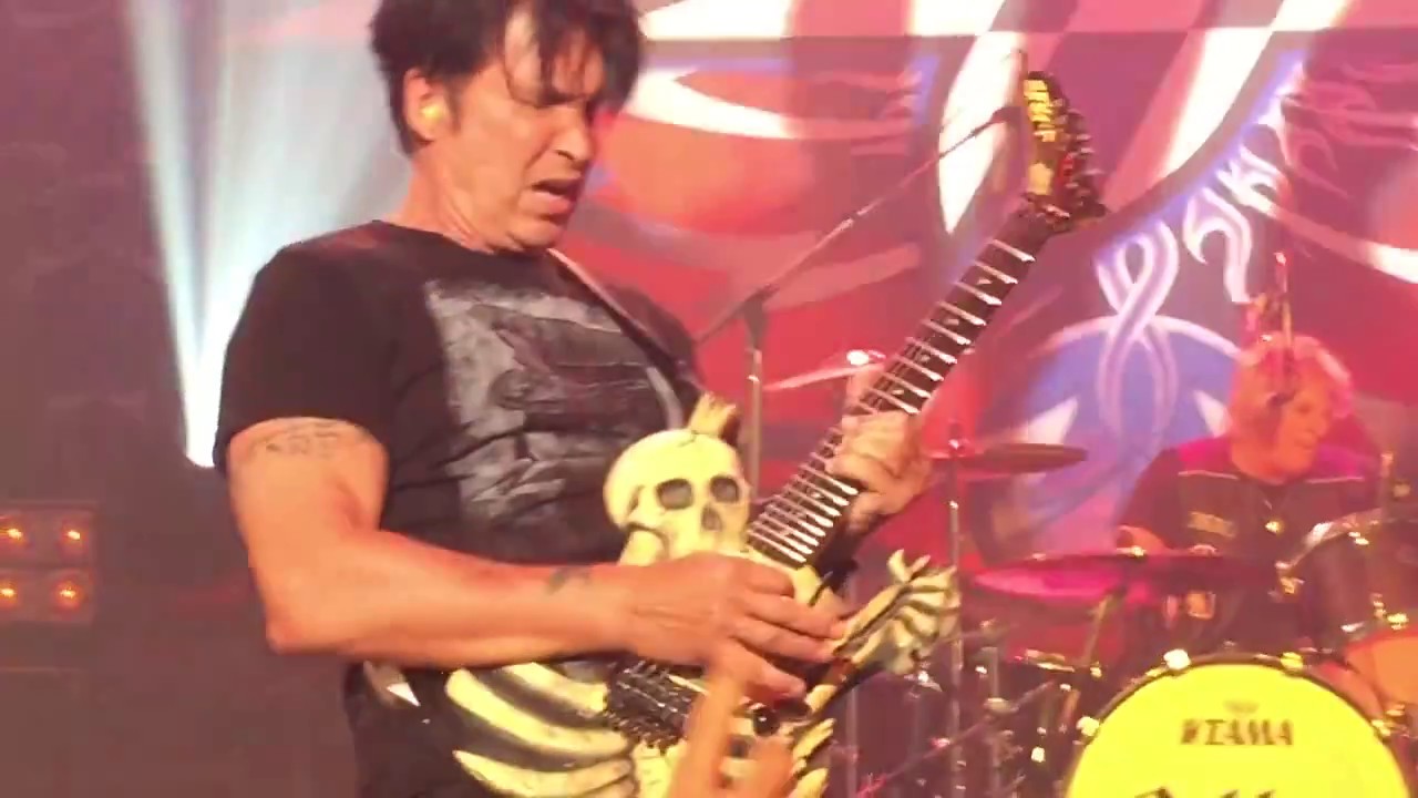 George Lynch playing the OG Bones #00 with Dokken in Japan - YouTube