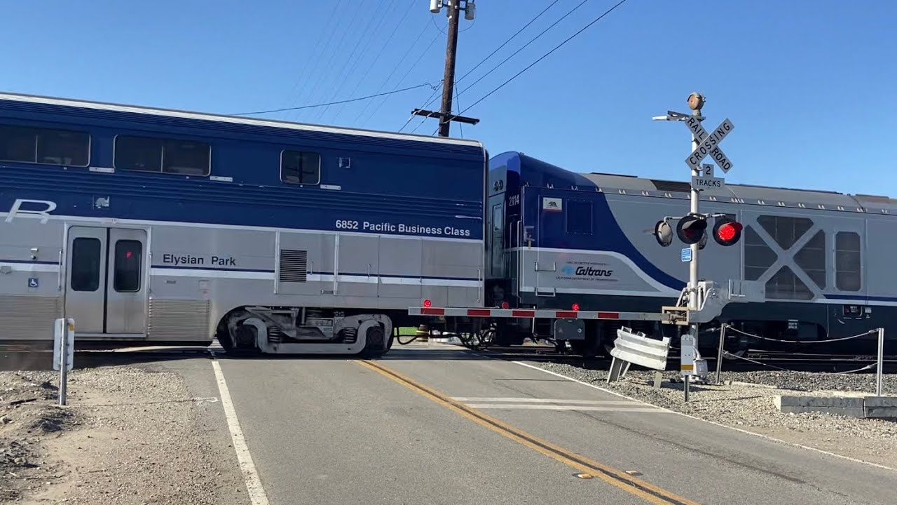 Amtrak CDTX 2114 #761 Pacific Surfliner, Wood Rd. Railroad Crossing ...