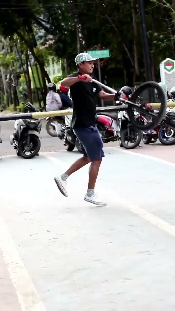 Putar putar 360°sepeda BMX - YouTube