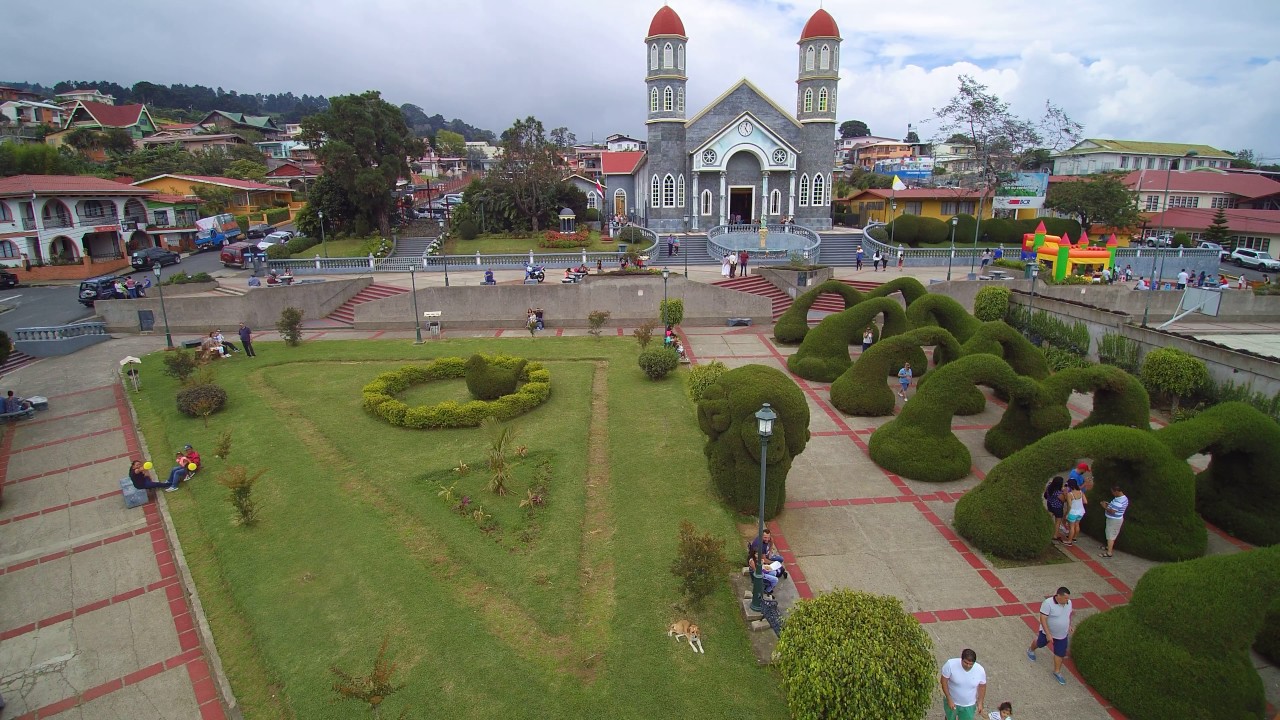 Parque de Zarcero - YouTube