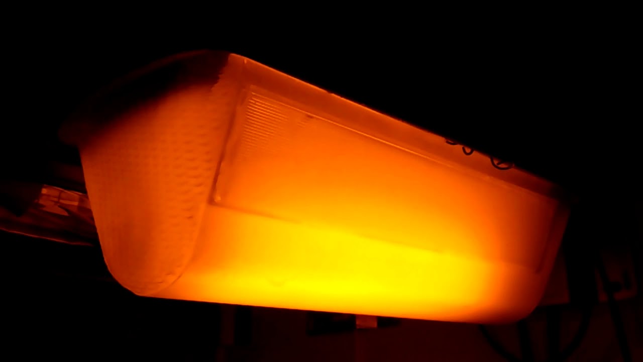 GEC Z9464 - 90 Watt SOX (140 Watt SO/H / SO/I Originally) - YouTube