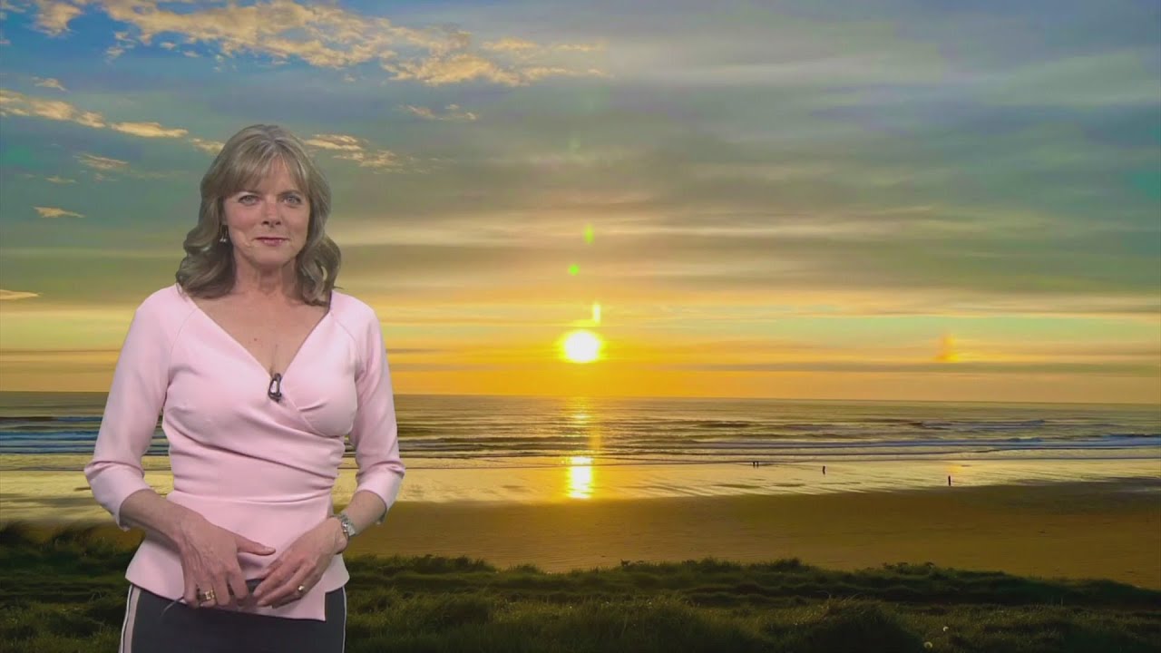 Louise Lear - BBC Weather 25/05/2021 - HD - YouTube