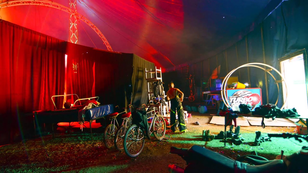 Circus - Backstage - YouTube