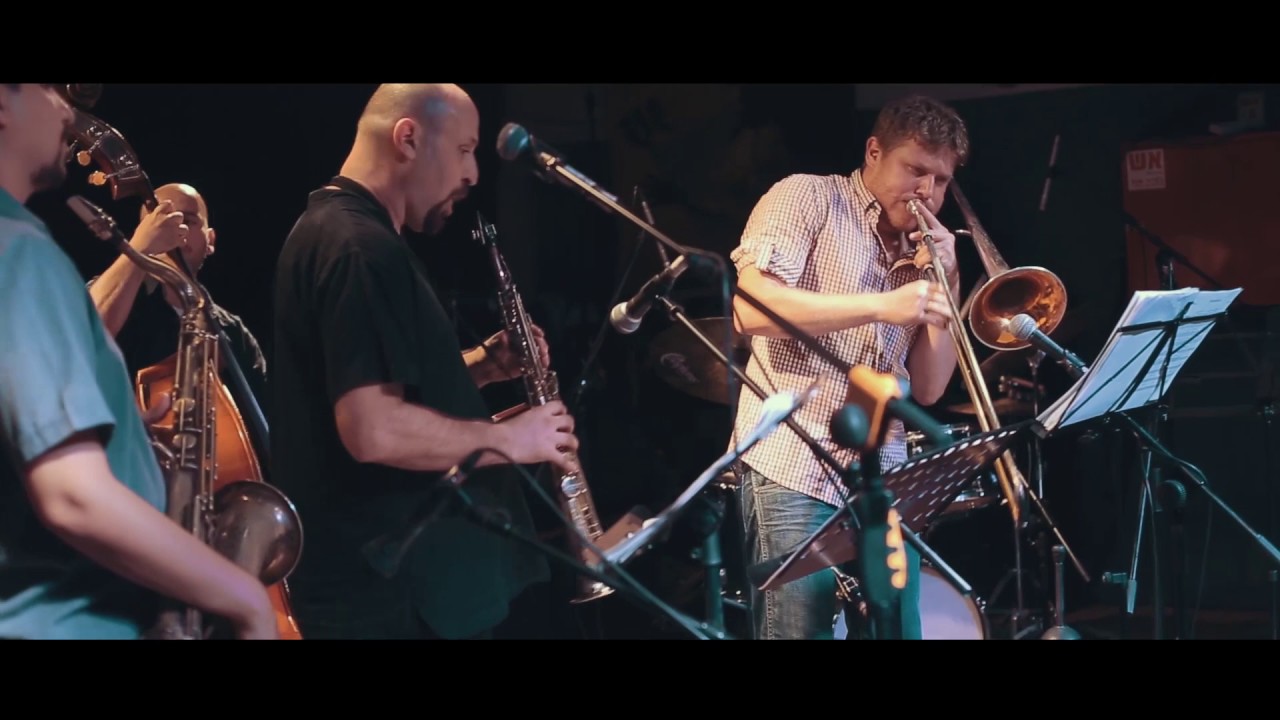 One for Uchshplup (Dani Benedikt) Alon Farber Hagiga (live @The zone ...