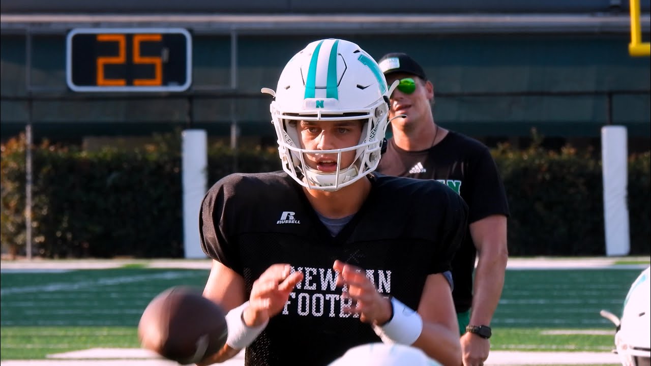 Nation's No. 1 QB Arch Manning looks SHARP in Newman's Intrasquad ...