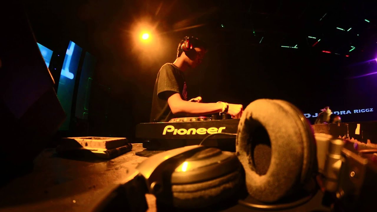 DJ INDRA RIGGZ at BOSHE VVIP CLUB BALI - YouTube