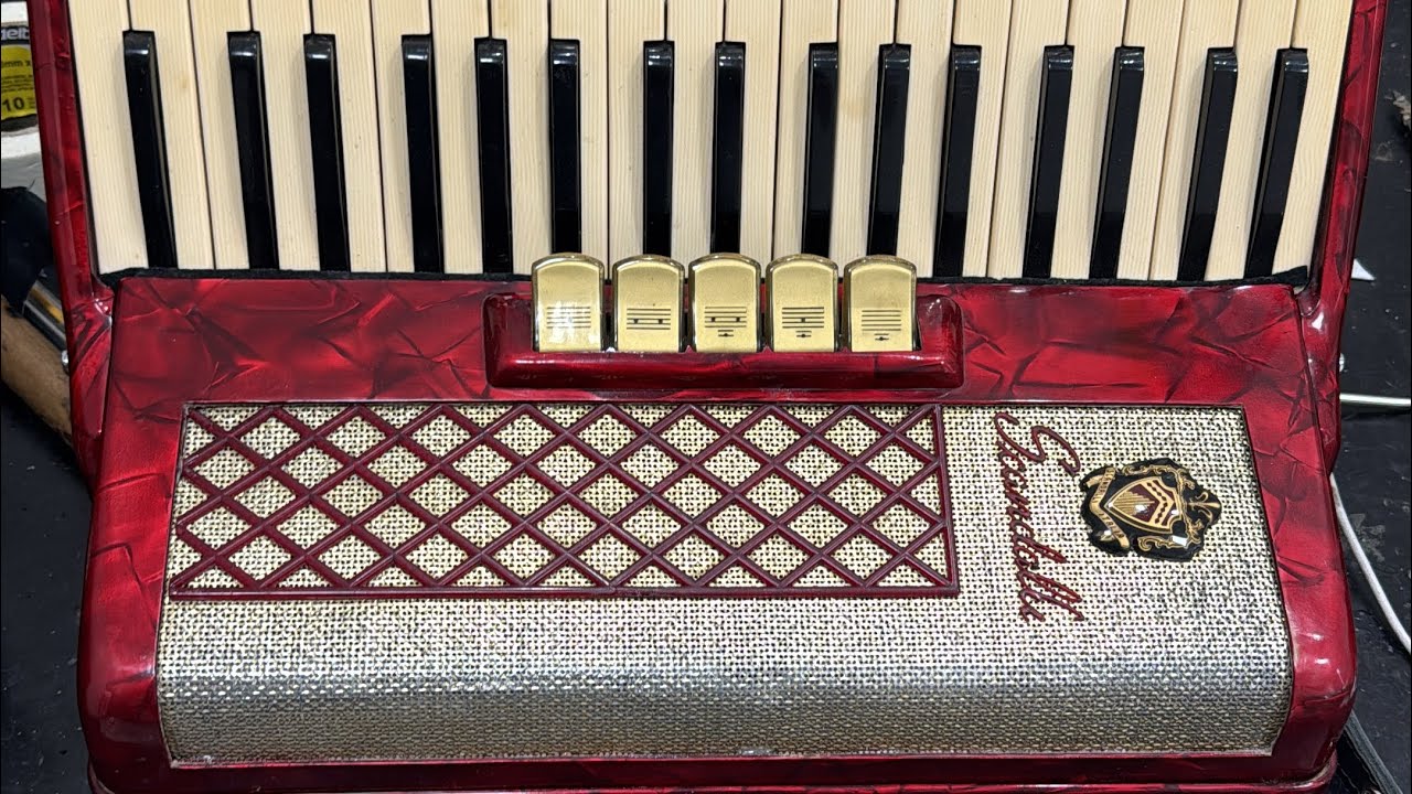 Thiago moraes consertando sanfona - YouTube