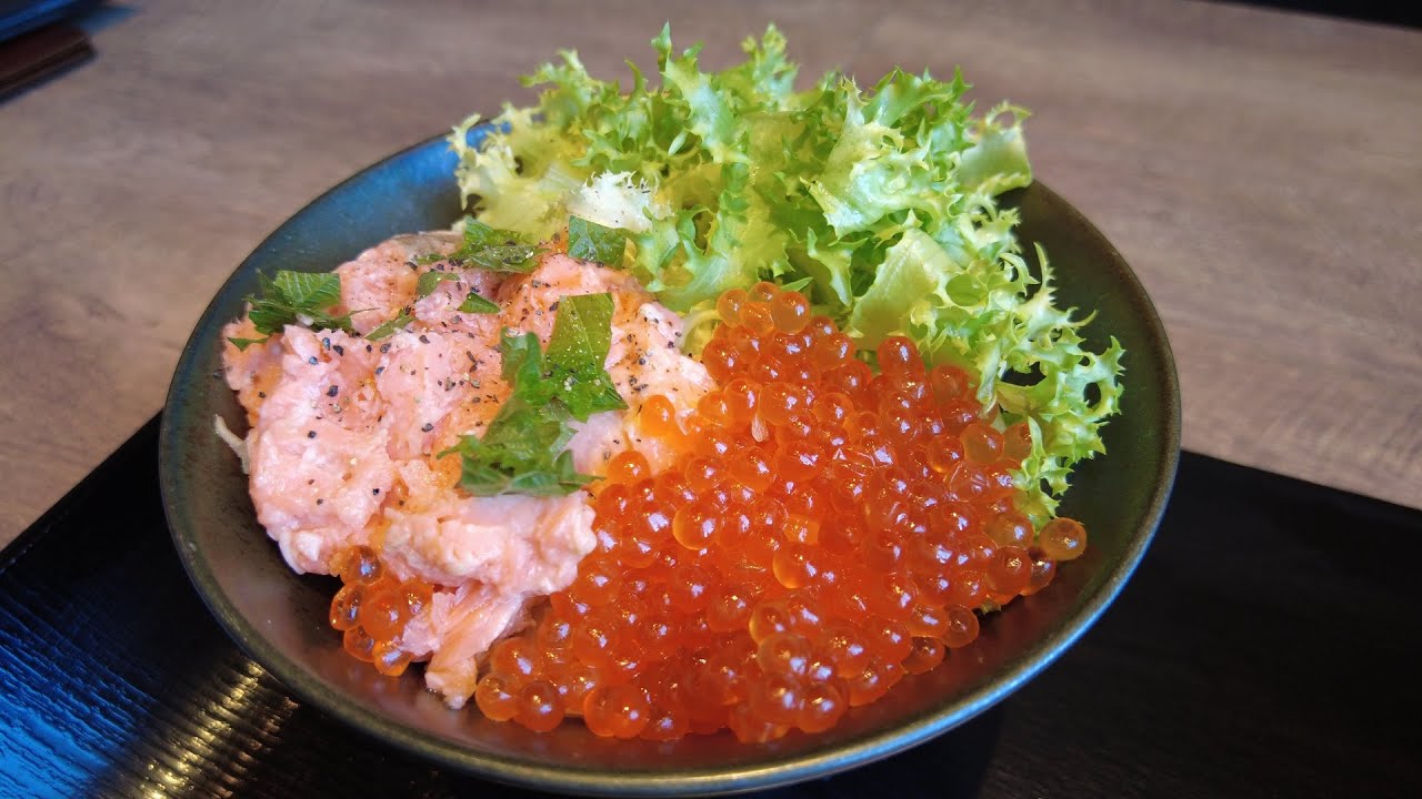 Salmon and salmon roe parent-child rice bowl at a cozy restaurant - YouTube