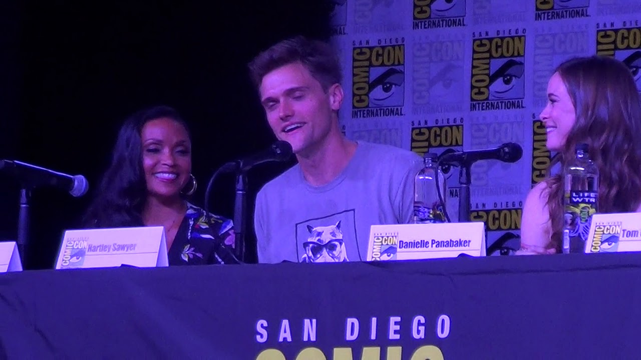 San Diego Comic-con 2018 The Flash panel - YouTube