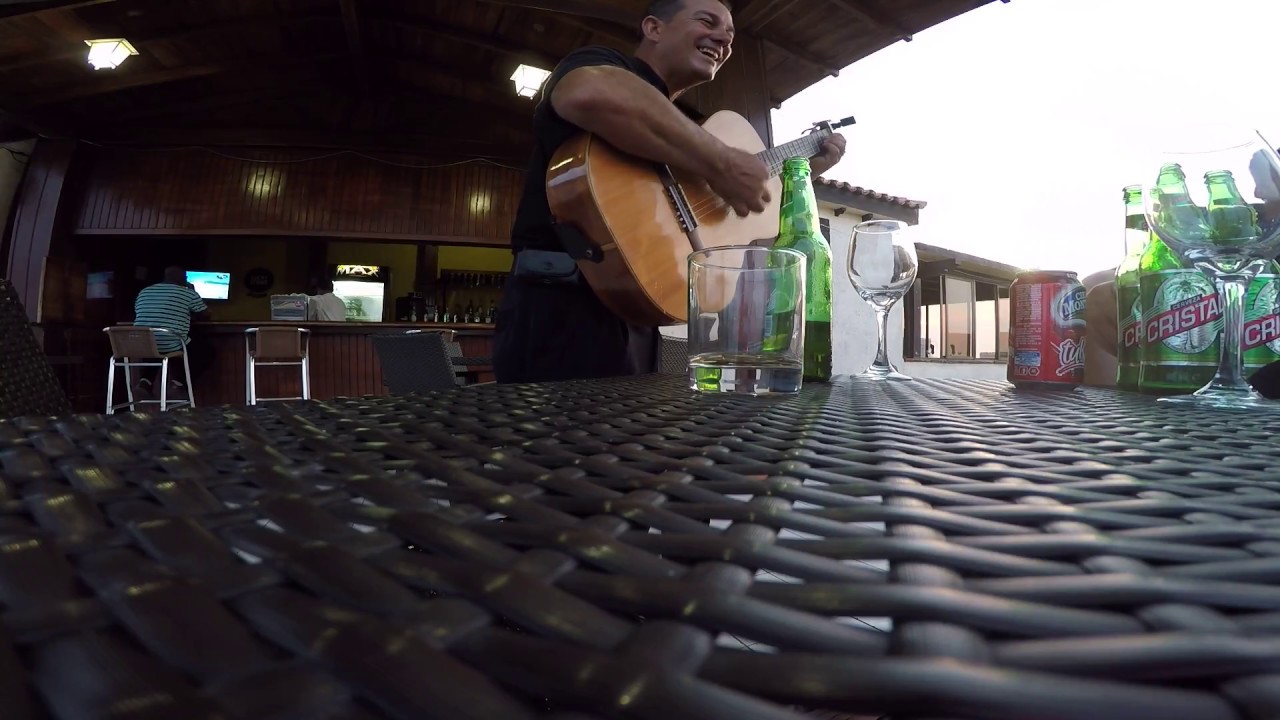 TRUMP WATCHES MARIACHI BAND!!!! - YouTube