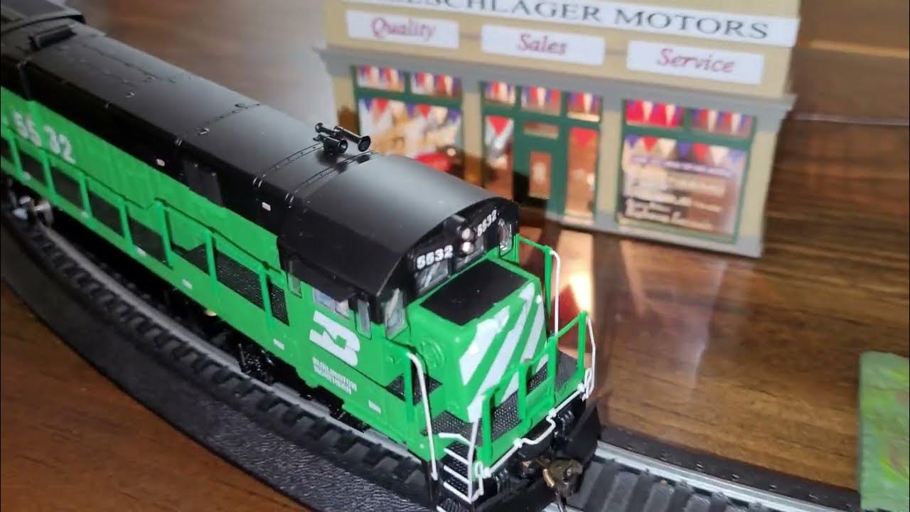 My HO BLI Burlington Northern C30- 7 and Athearn Southern Pacific SD39 Diesel Compilation in 4K ...