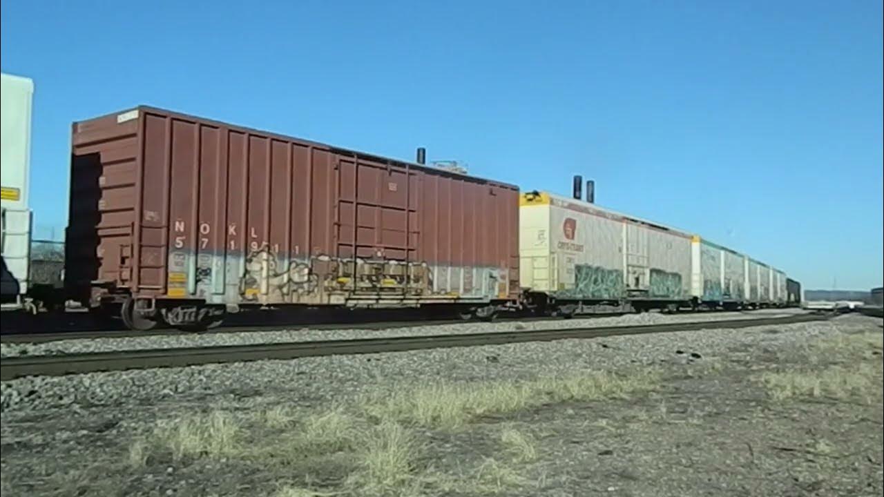 NS 4403 Leads Mixed Freight - 12/23/2024 - YouTube
