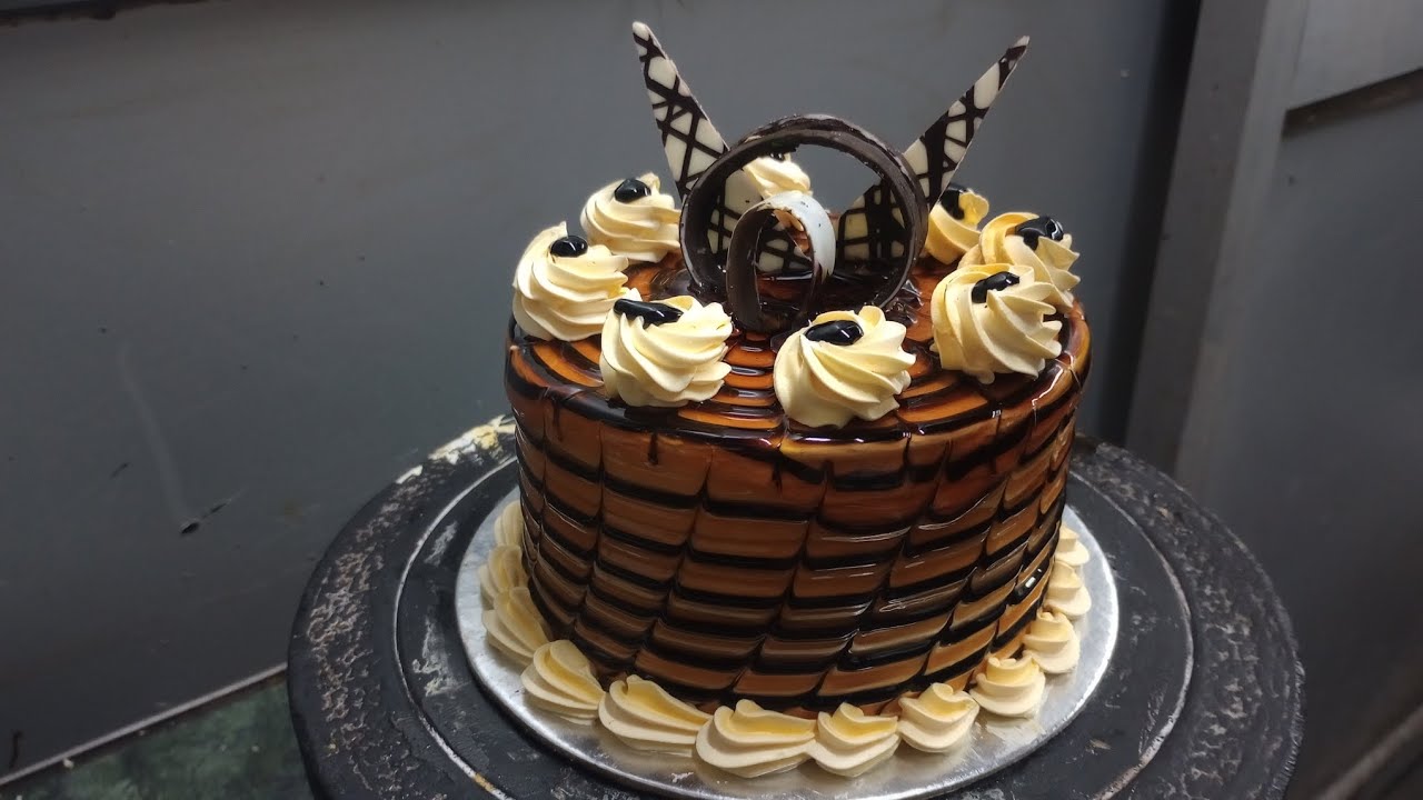 butterscotch cake design | buttercream butterscotch cake decorating ...