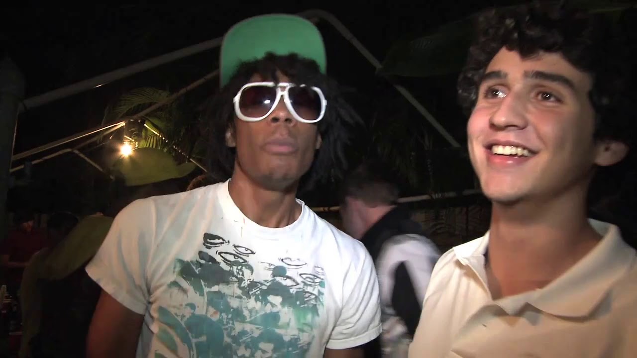 Metro Zu - Artwalk - YouTube