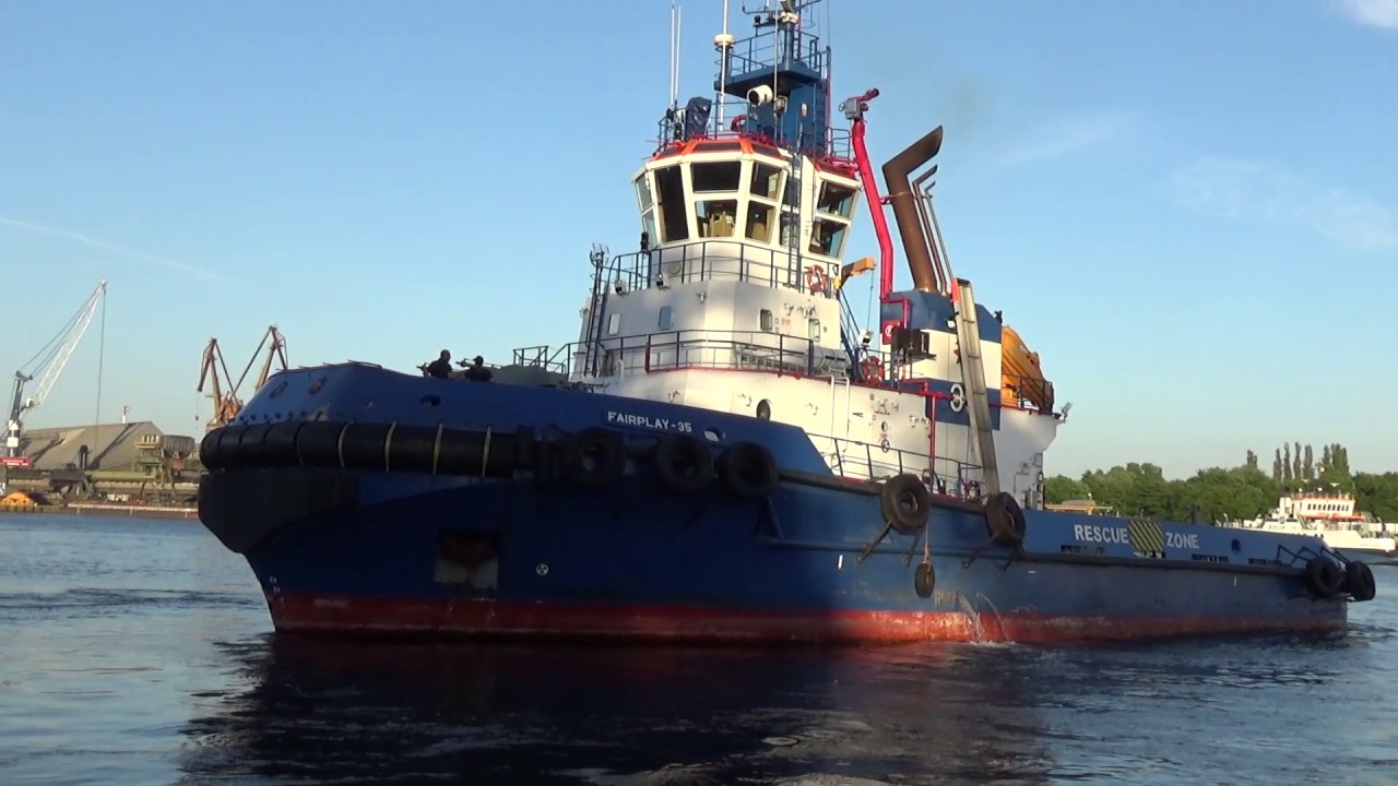 Schlepper FAIRPLAY-35 in Swinemünde - YouTube