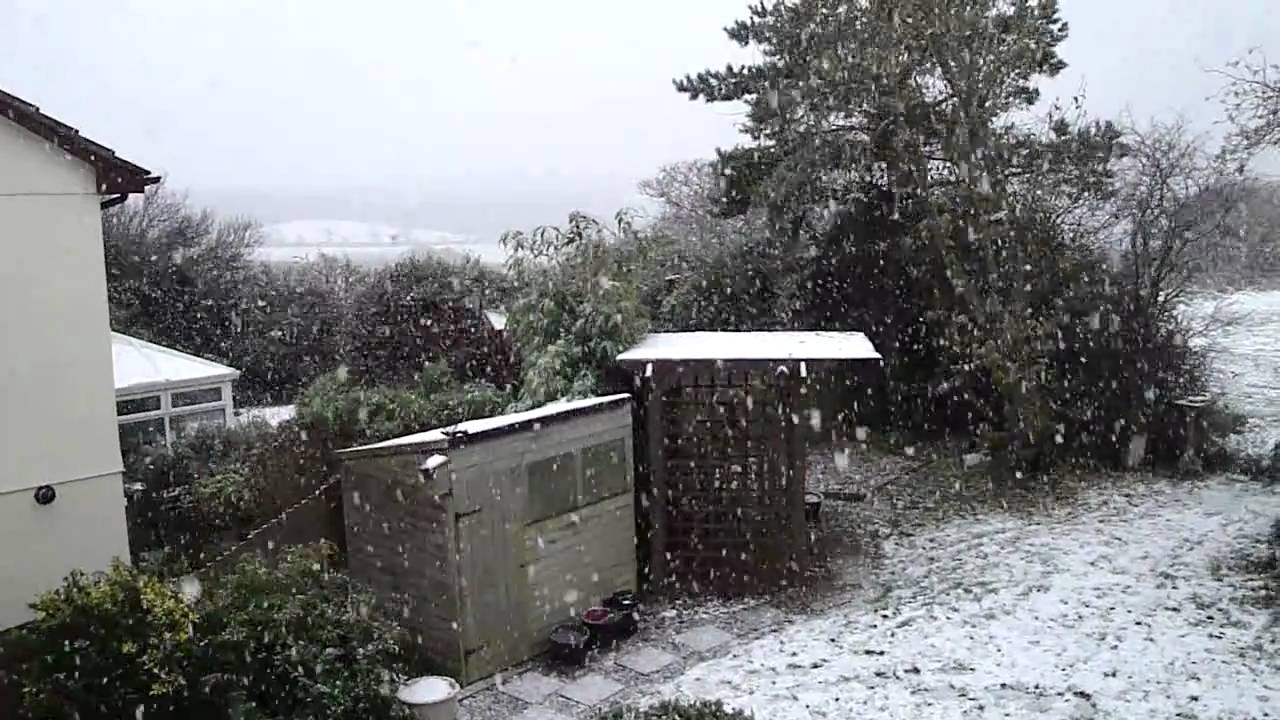 Truro Snow 1 Nov 2010.MP4 - YouTube