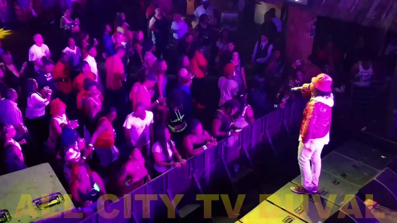 V I C Wobble live at Mavericks Jacksonville Florida - YouTube