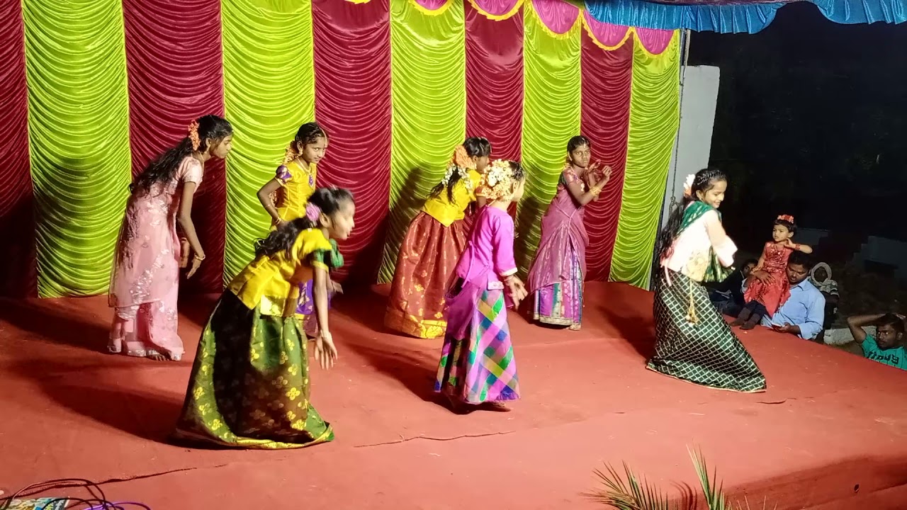 Vachindi Vachindi Christmas Song - YouTube