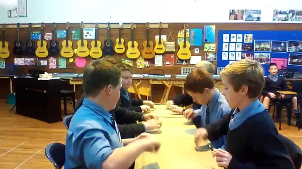 12 year old kids pen tapping during music class - YouTube