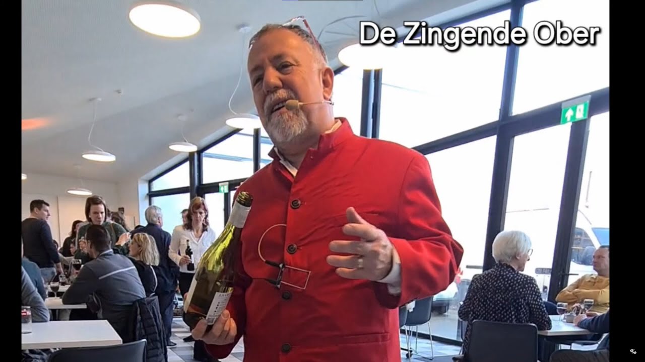 De Zingende Ober zingt engelbewaarder - YouTube