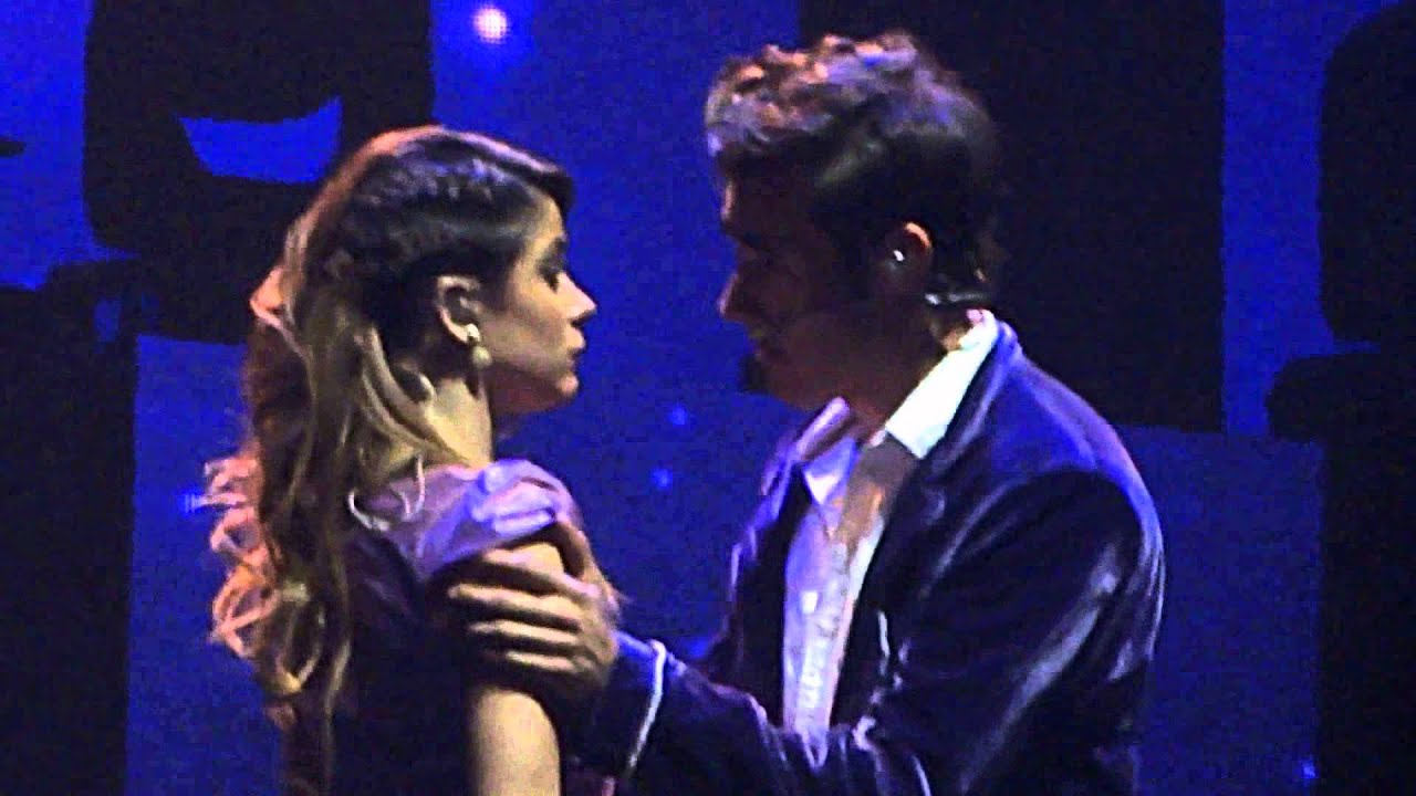 Violetta- besos di leon y violetta ♥ - YouTube