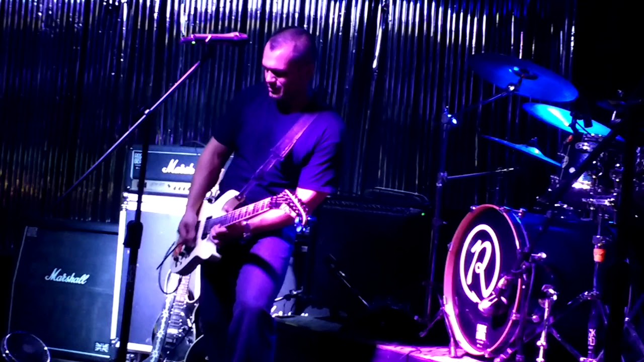 The Radios Retro Band 4 aniversario Paranoid - YouTube
