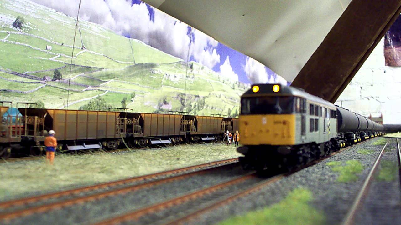 HORNBY CLASS 31 31233 LEGOMANBIFFO DCC SOUND - YouTube