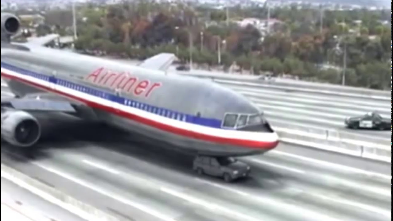 Jet Landing on the 405 Freeway - YouTube