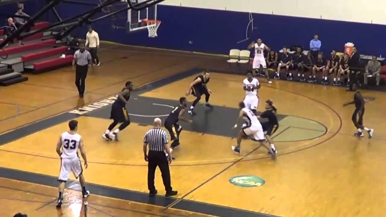 Tyree White Dunk - Queens MBB vs. Pace (11/13/15) - YouTube