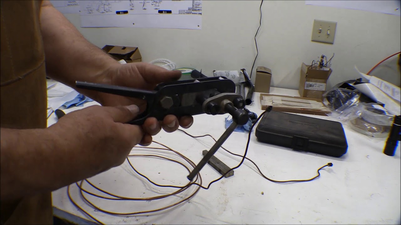 Piper Supercub Widebody refurbishment: primer lines - YouTube