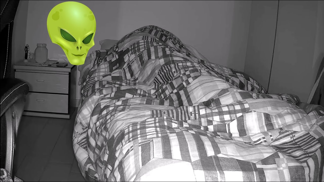 00:53 a.m. Funny moment of fear | Strange presence in my bedroom ...