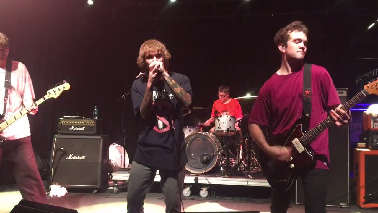 WSTR - Lonely Smiles (live at Vinyl Music Hall) - YouTube