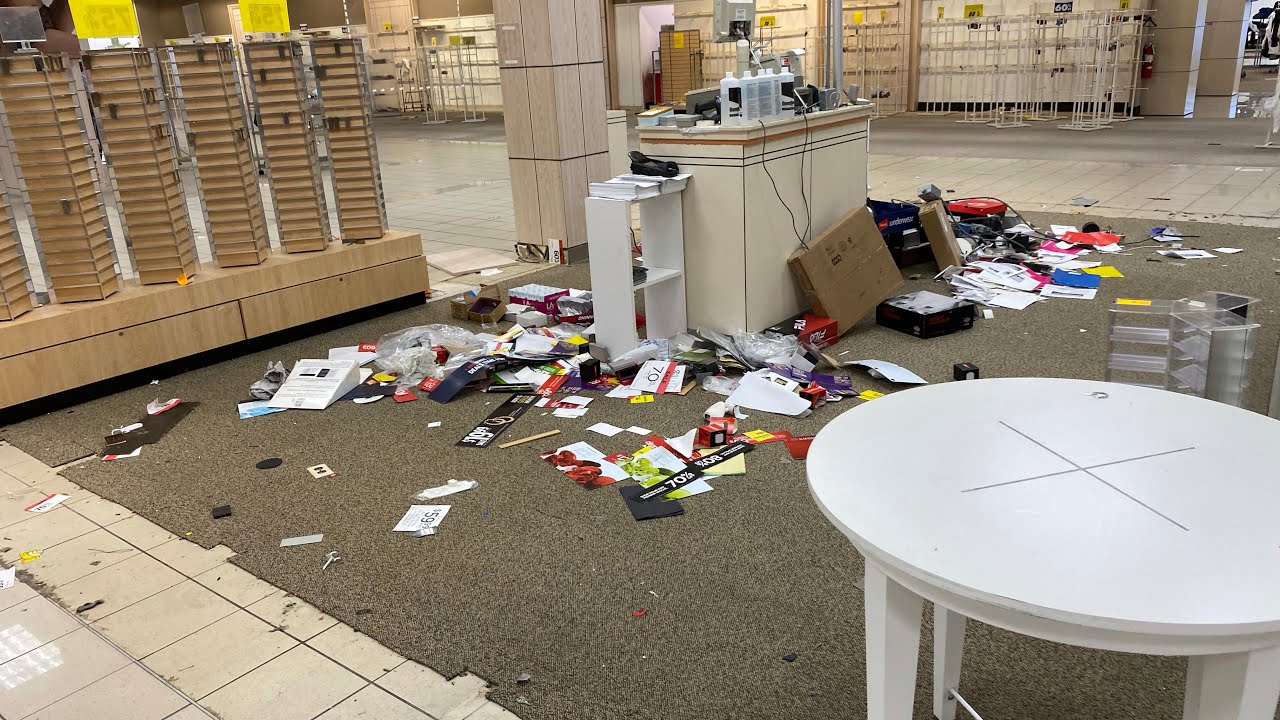 The Last Day and the 5th to last day at Sears in Media, PA demolished ...
